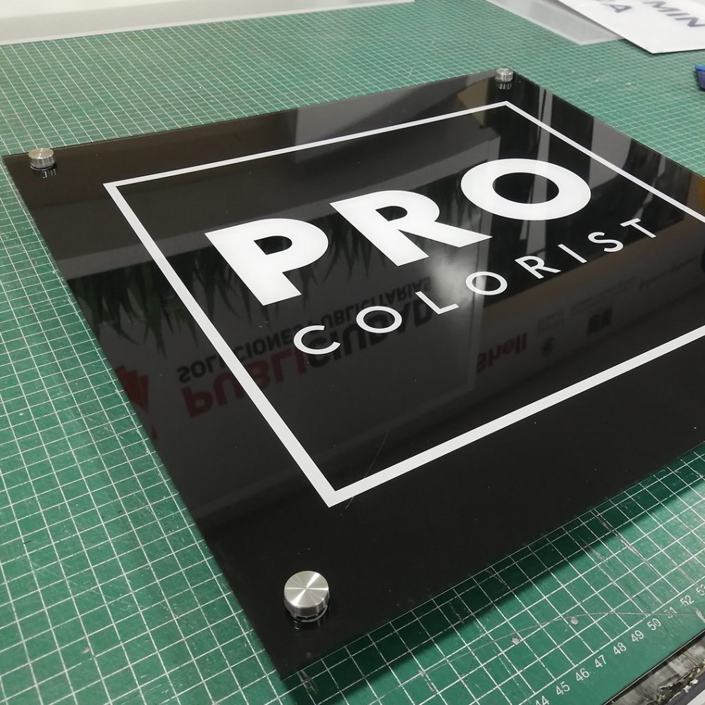 Letreros Acrílicos – Una empresa de Publiciudad®